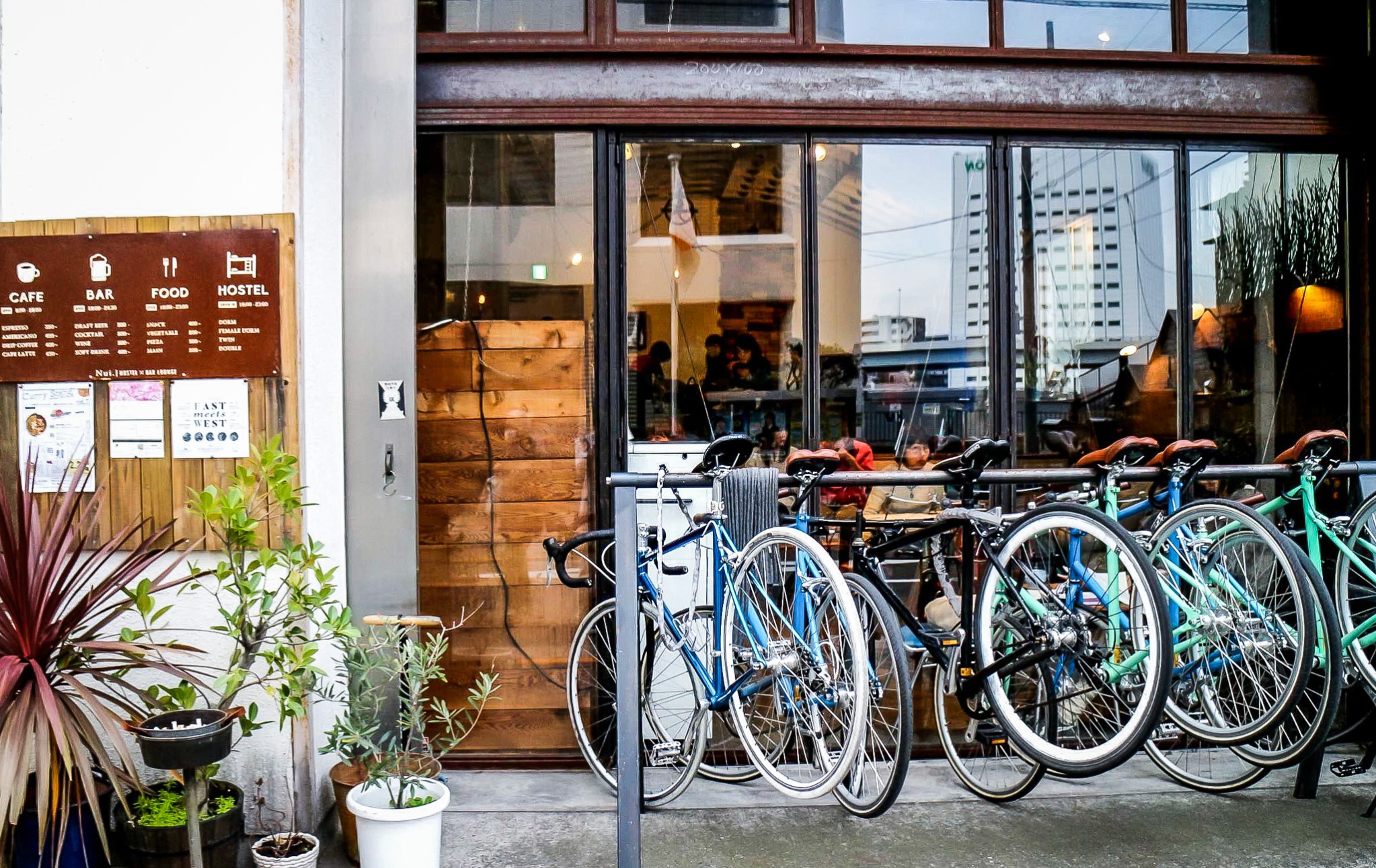 第一次青年旅館經驗『Nui. HOSTEL & BAR LOUNGE』 – 湯大帥非型日誌