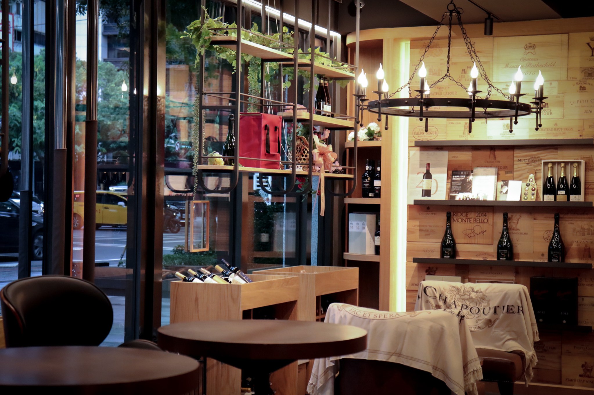 夏日喝白葡萄酒『ELWC LUXURIOUS DUNNAN』 – 湯大帥非型日誌